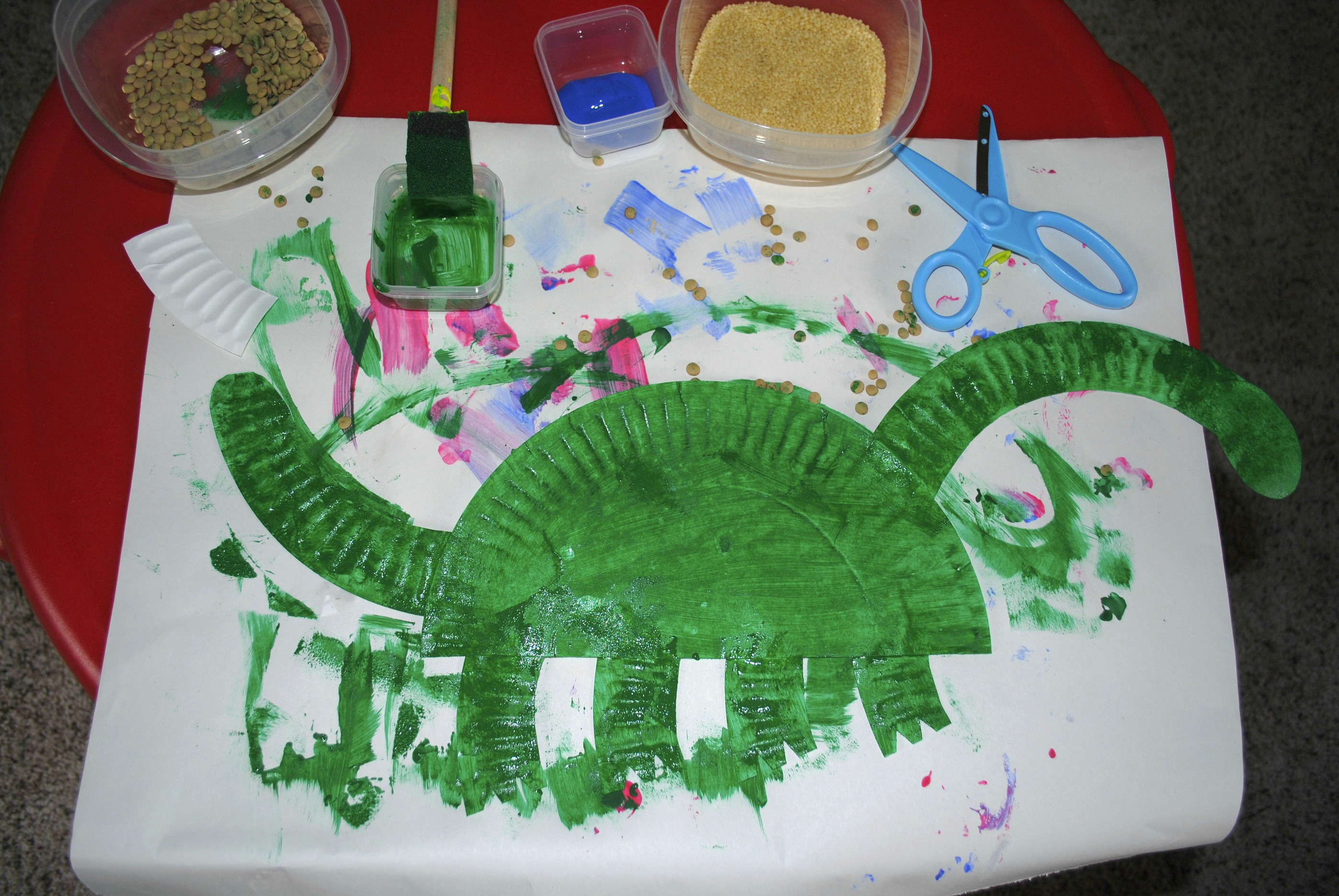 Dinosaur “Scaly” Paper Plate – Crayon Box Chronicles