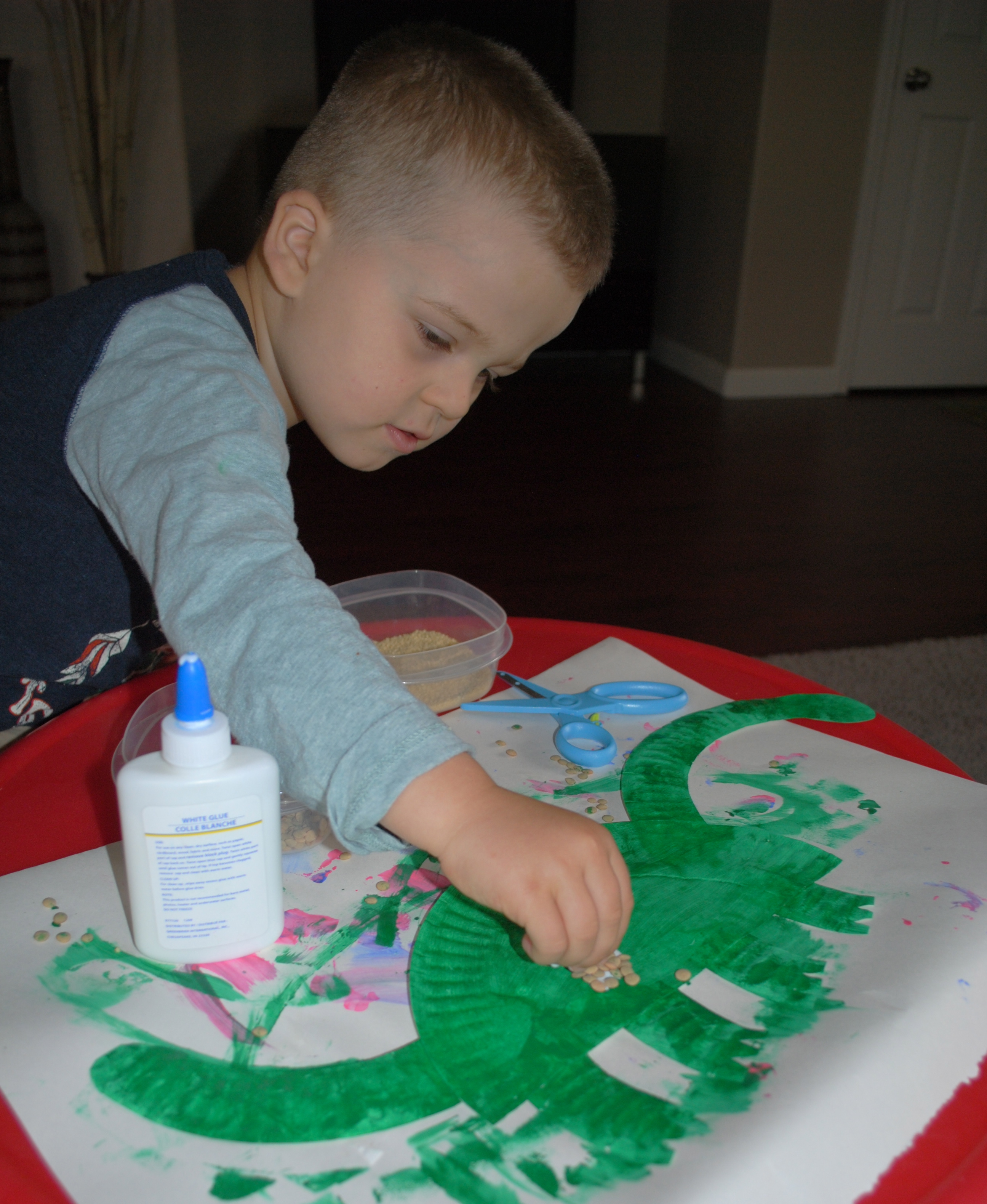 Dinosaur “Scaly” Paper Plate – Crayon Box Chronicles